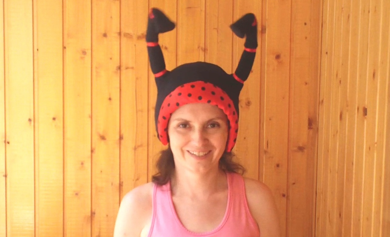 Шапочка для божьей коровки Милы