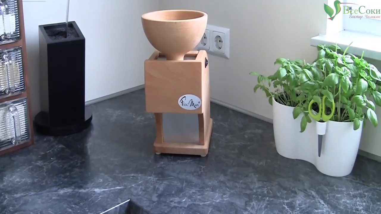 Электрическая зернодавилка Komo Flocman