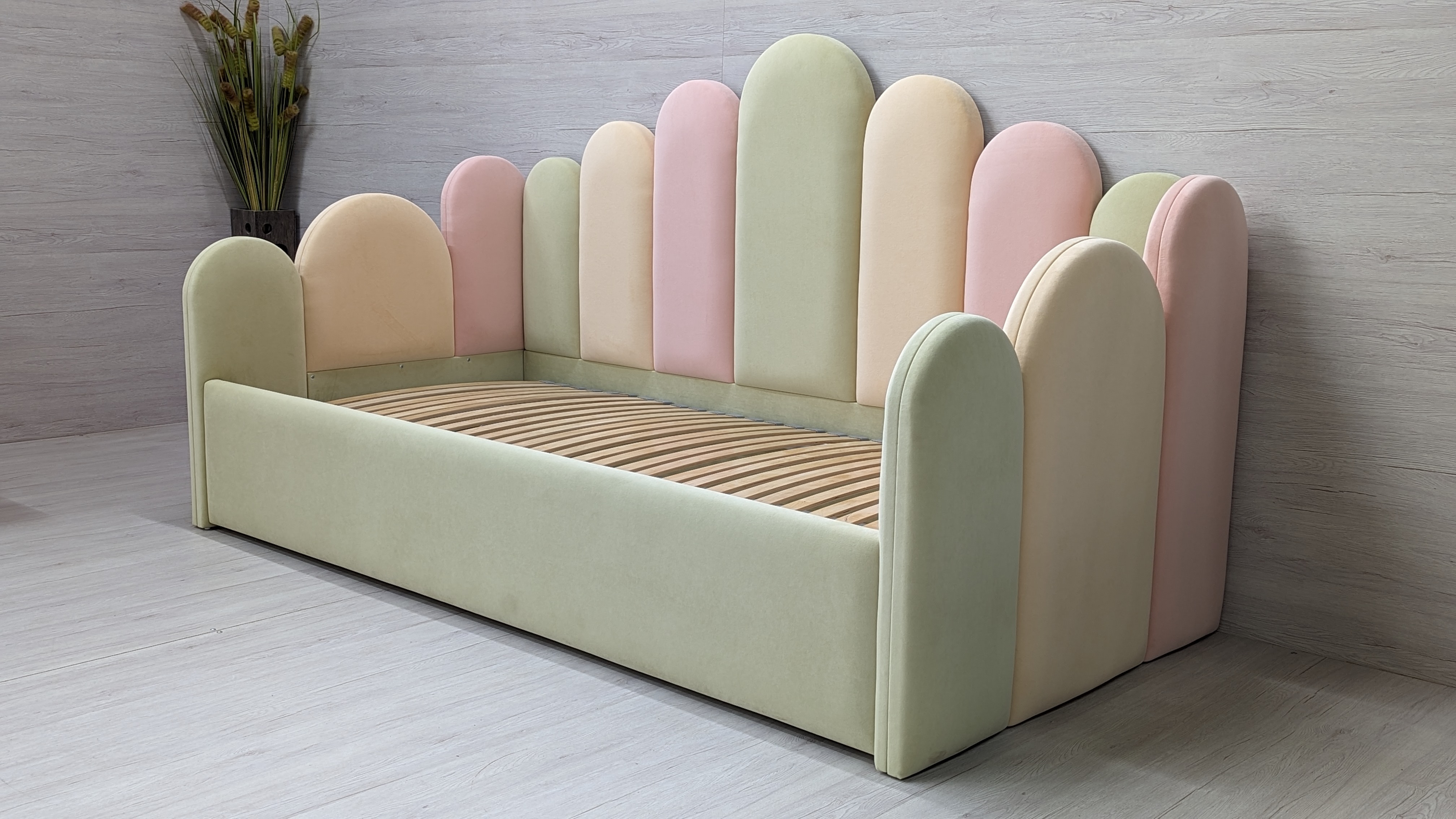 #диванкровать детский с мягким разноуровневым изголовьем и ортопедической решеткой. Модель Бамбини