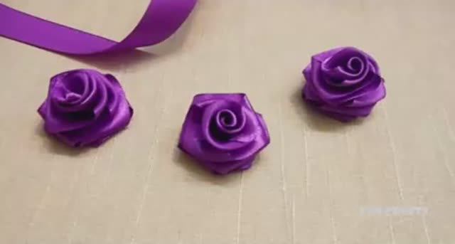 роза из ленты атласной