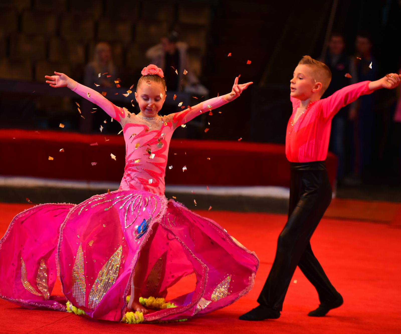 Цирковые артисты,Тимур Морозов и Мария Малыч,воздушная гимнастика, с композицией "Сказочная история"