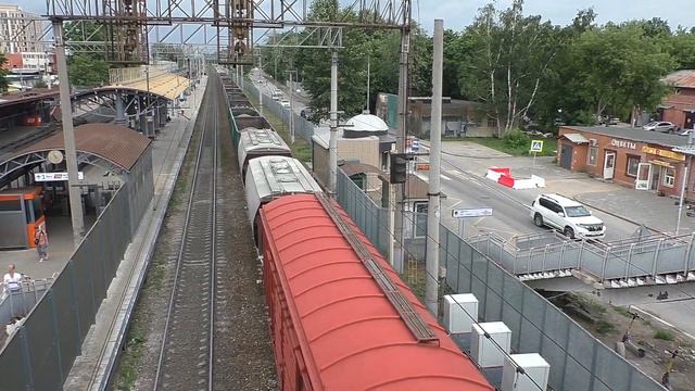 Тепловоз 2М62У-0019 (ТЧЭ-2) с грузовым поездом.