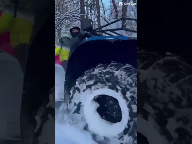 Прогулка на вездеходах зимой в Уфе