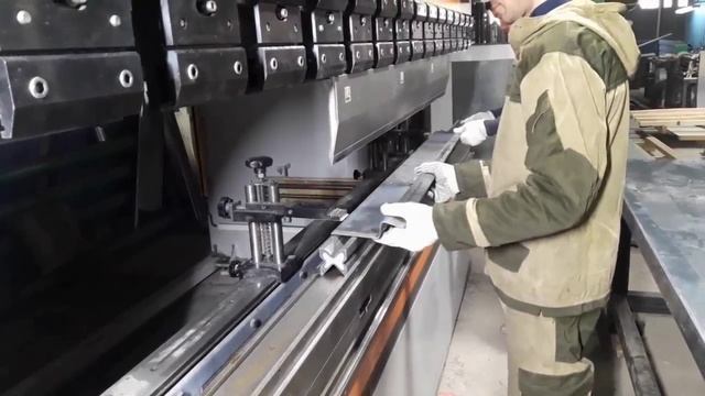 Гибка металла на прессе Ermak Power-Bend Pro