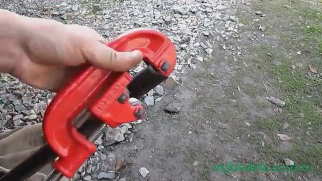 Работа труборезом. Труборез ручной