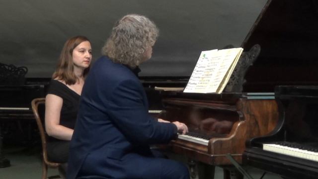 И.С. БАХ "Инвенция 3-х голосная Фа Минор". Исполняет Александр Князев