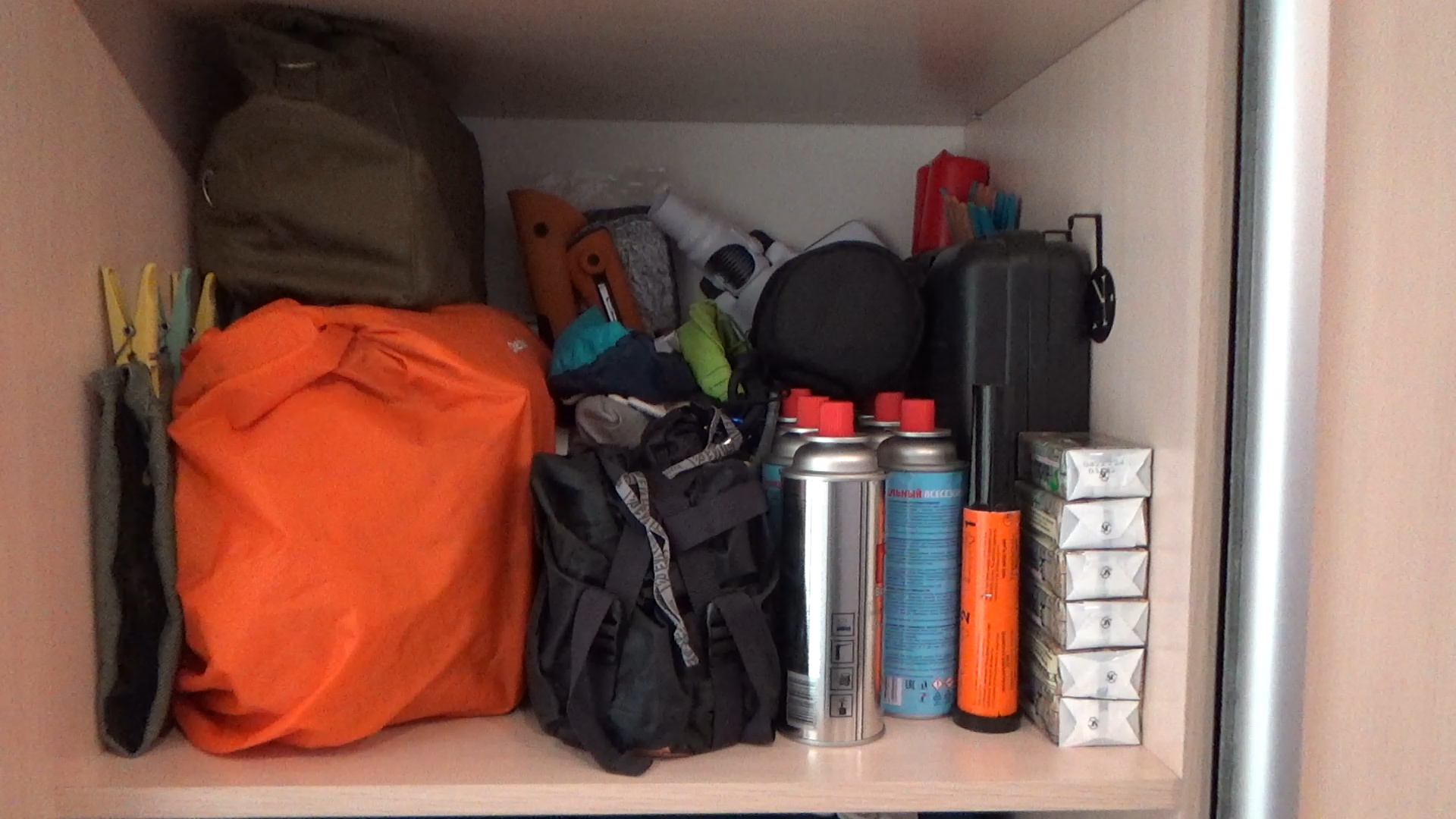 А что? Пусть лежит,есть не просит.) \ Расчищаем место в шкафу. №2