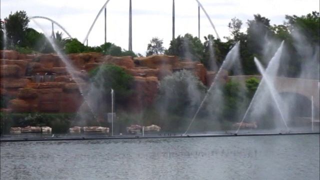 Танцующий фонтан в Порт Авентура.Испания..