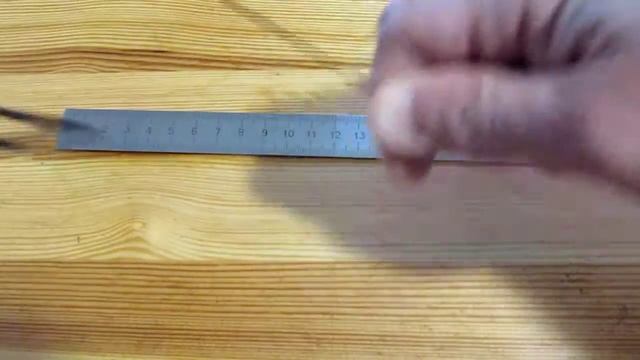 Как насадить живца (окуня) на самоловку [M7ZfWLMWHZM].mp4