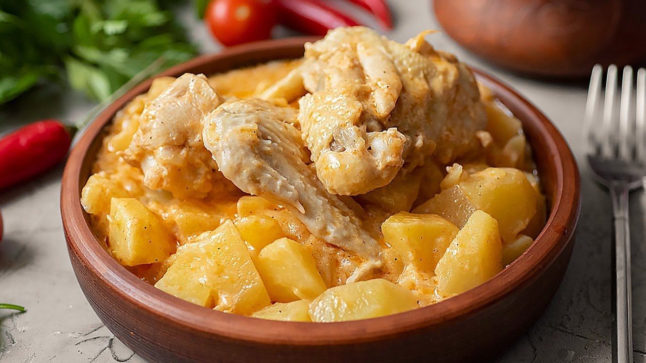 Куриные крылышки с картошкой в сметанно-томатном соусе (в мультиварке) — видео рецепт