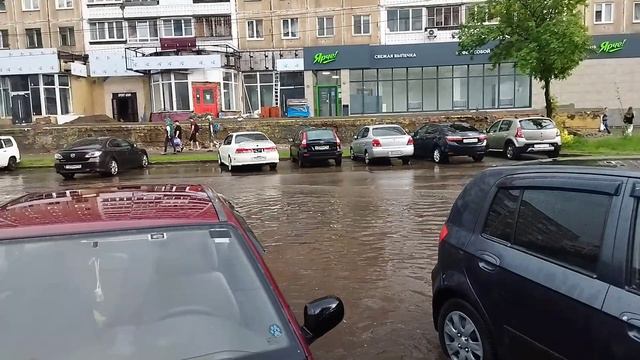 Парковка утонула за 15 минут пока в магазине был..