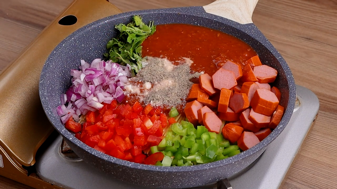 Ужин на скорую руку. Спагетти с сосисками