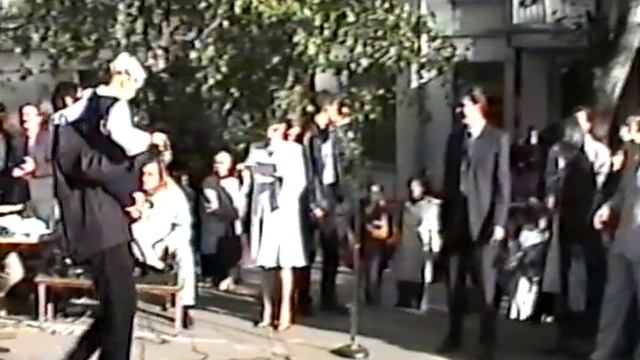 2001.09.01 Школьная линейка Максим в 1 класс, Саша в 8 класс