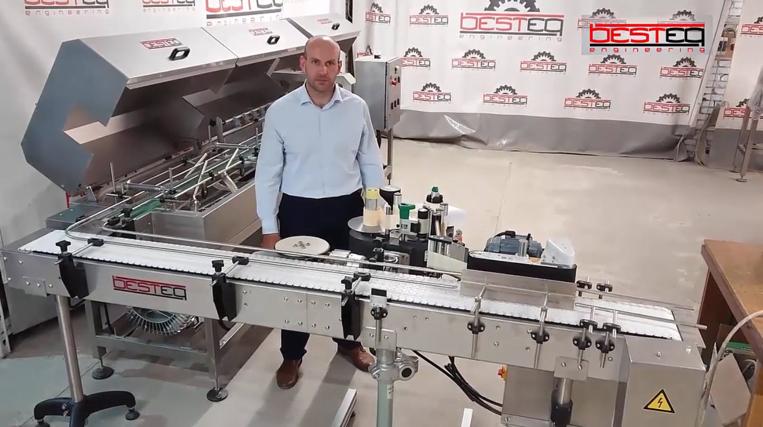 Аппликатор самоклеящихся этикеток BESTEQ LMW 1.mp4