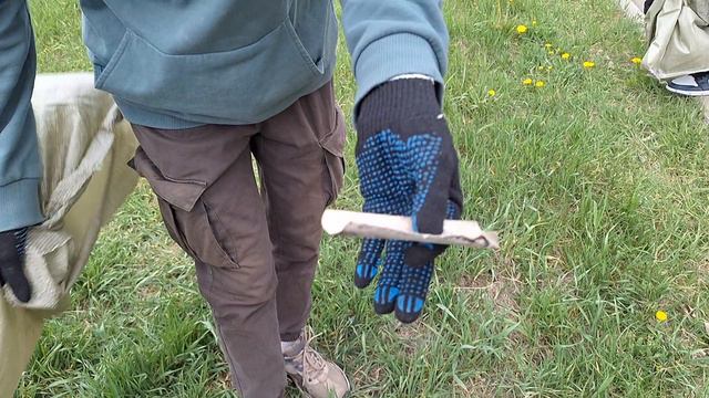 Студенты-энергетики АнГТУ на общегородском субботнике делают наш город чище и уютнее