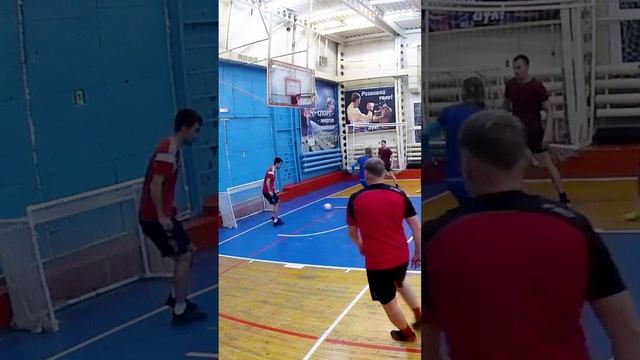 Futsal sketch Sneaked up and scored