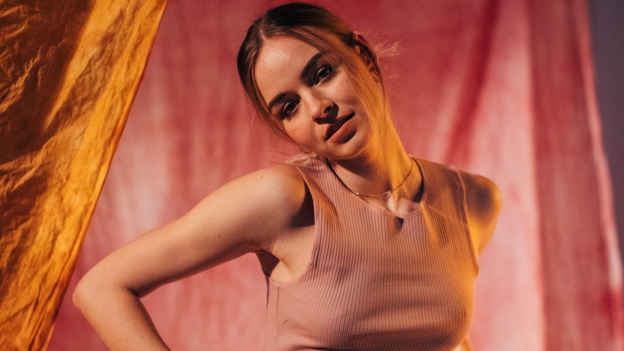 ТАНЕЦ в БЕЛЬЕ!.mp4