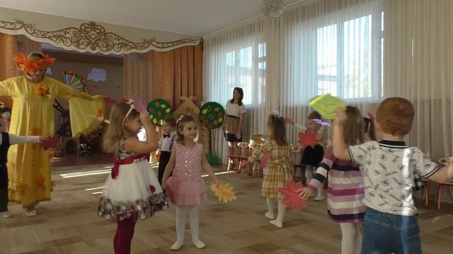 Танец с Осенью ( группа ЖЕМЧУЖИНКА).avi