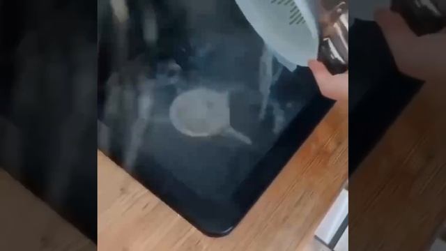 Слить воду через сито.