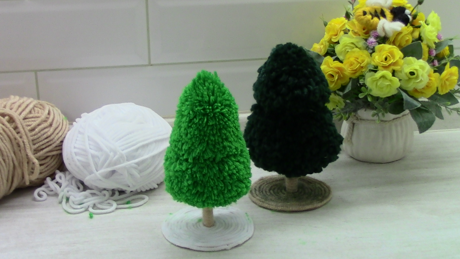 Ёлочка из помпона Новогодняя поделка / Пушистая Ёлочка