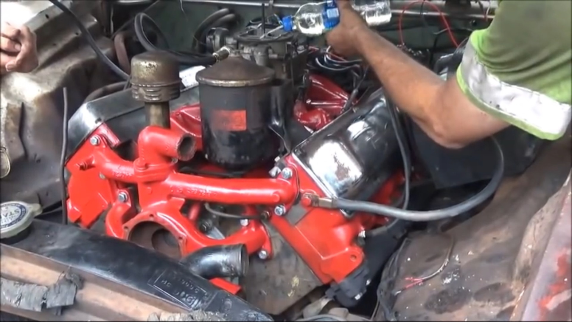 Запуск двигателя 1956 года
V8 бензин