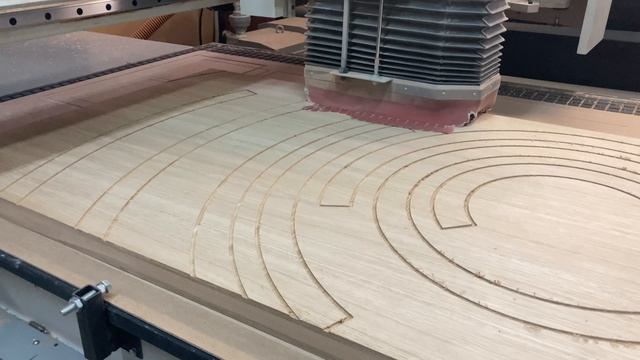 Фрезеровка полотна Capriccio на фабрике дверей "Терем".