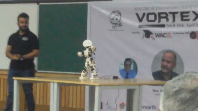 Танцующий робот - Manav