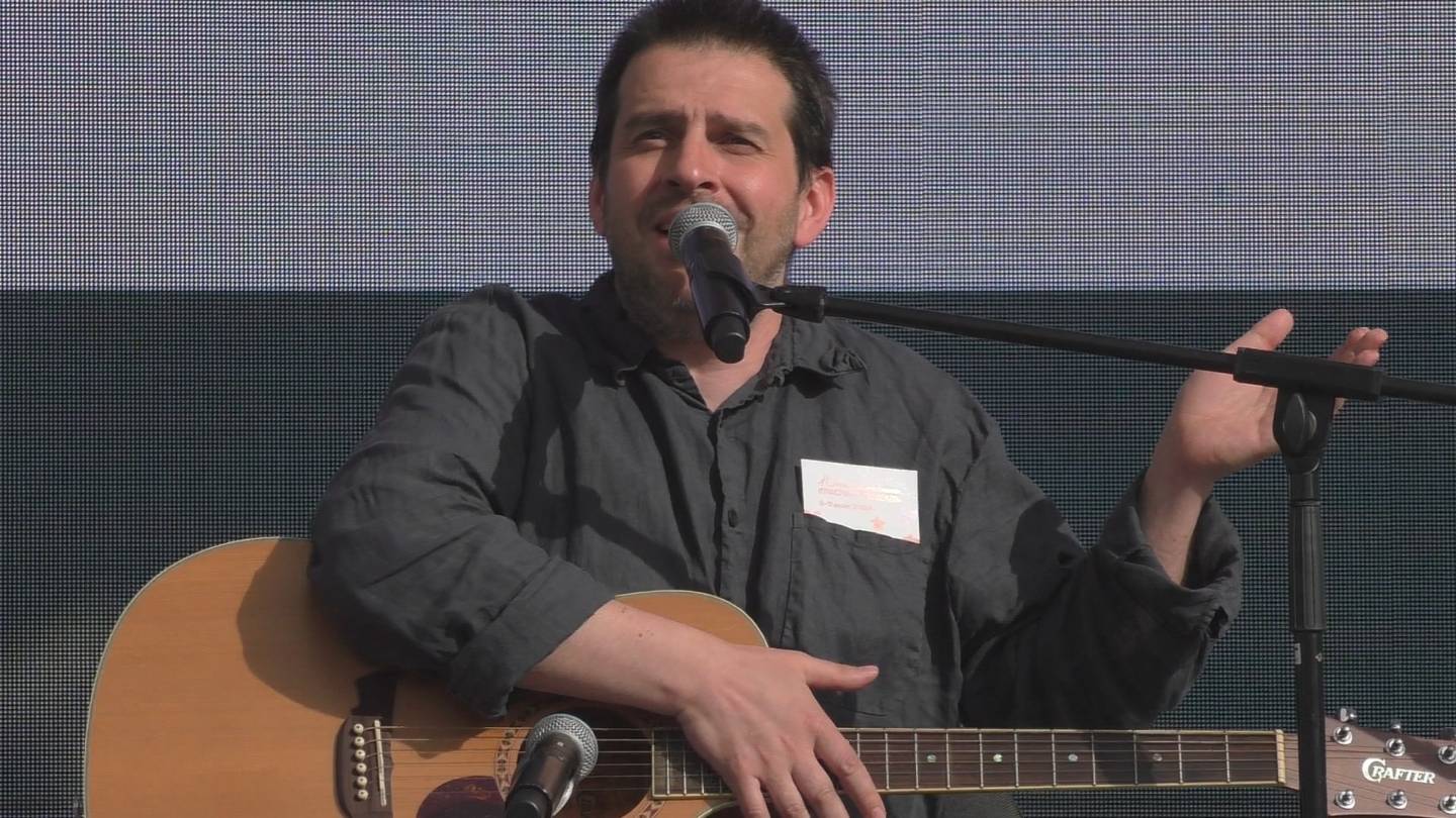 ПЁТР НАЛИЧ НА КНИЖНОМ ФЕСТИВАЛЕ "КРАСНАЯ ПЛОЩАДЬ", 09.06.2024. ЧАЙКИ, ЕДУ ДАЛЕКО