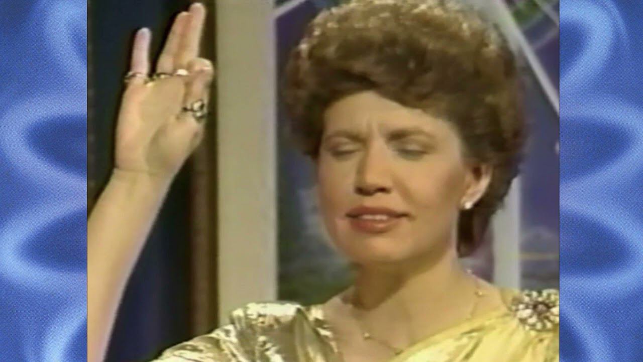 Позы и мудры при чтении велений.  Запечатывание велений.