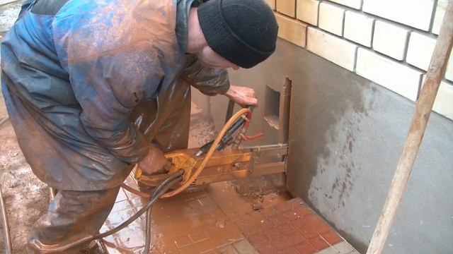 п. Русь окно в подвал