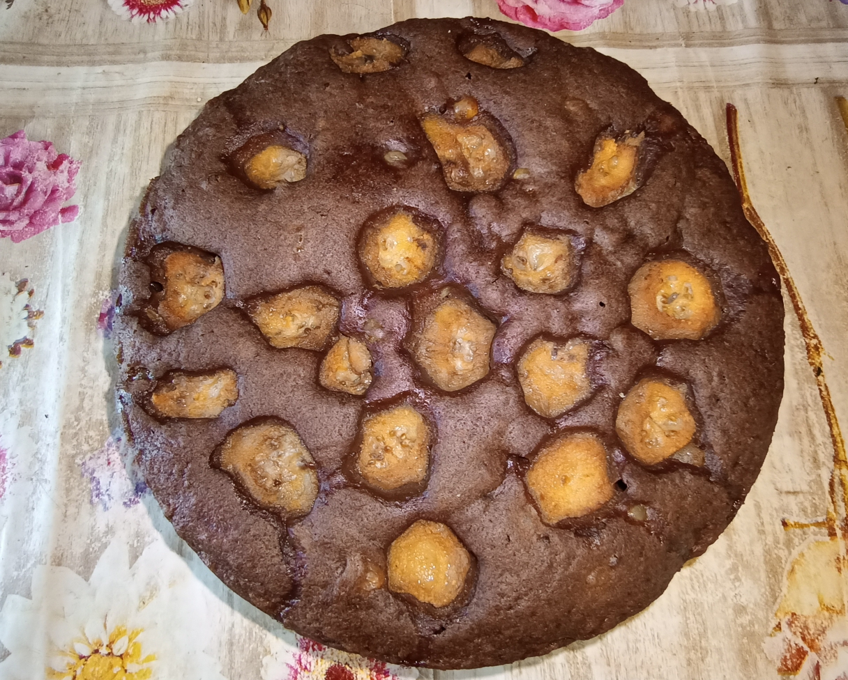 Пирог шоколадный с ягодами в мультиварке. Рецепт выпечки.