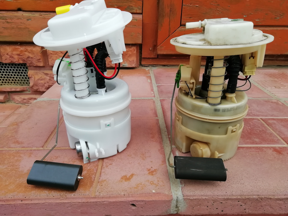 Где находиться бензонасос Рено Логан 1