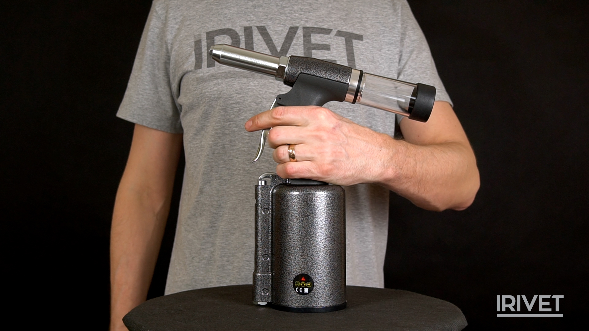 MESSER AHR-300 - пневмо-гидравлический заклёпочник для установки вытяжных заклёпок Ø 4.0 - 6.4 mm