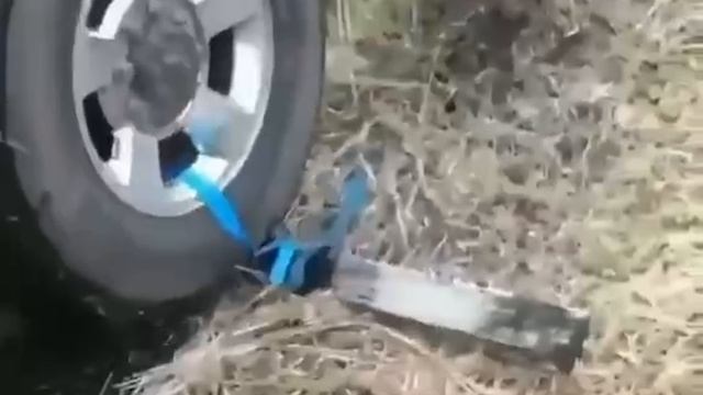 Палка, изолента и вы выедете из любой ямы.mp4