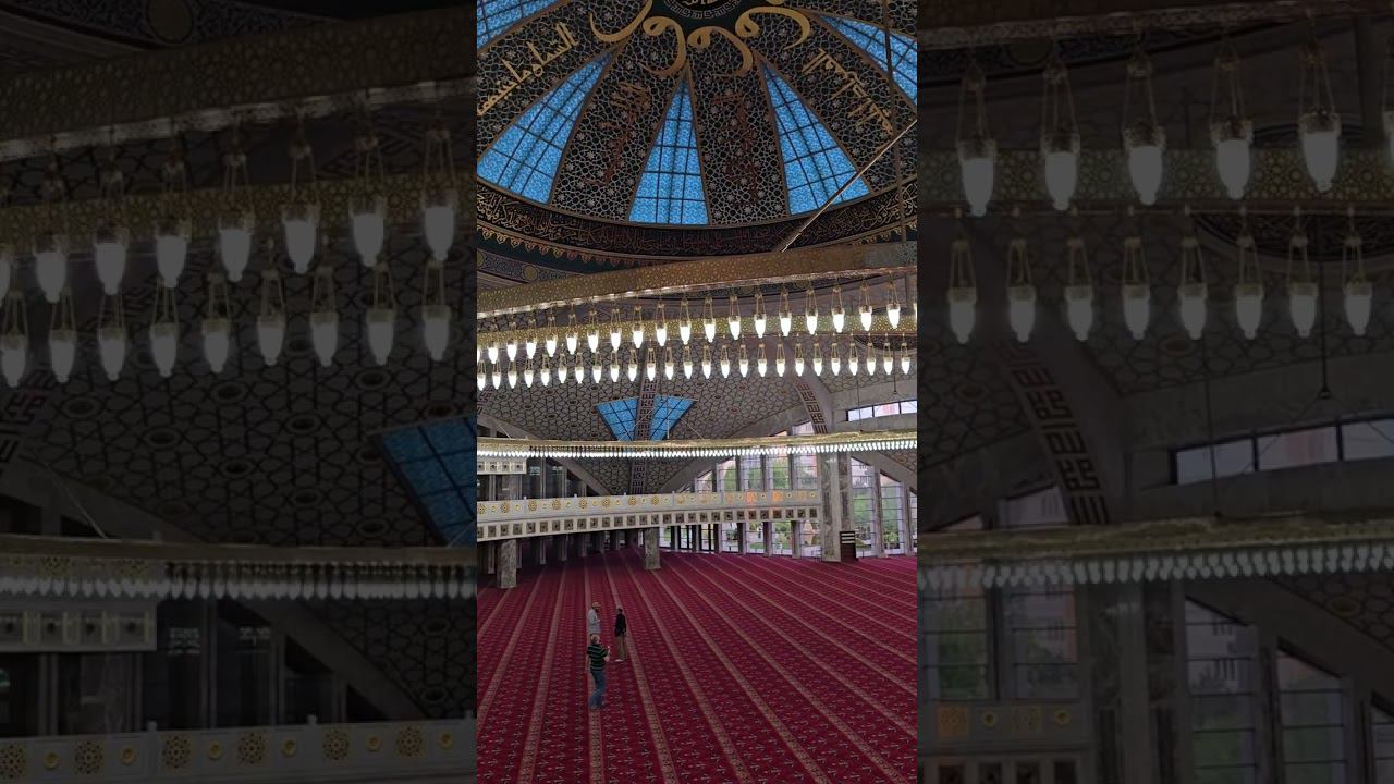 Внутри мечети Сердце матери