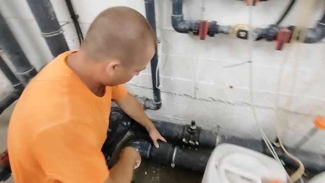 Как врезать в трубу гильзу или клапан впрыска