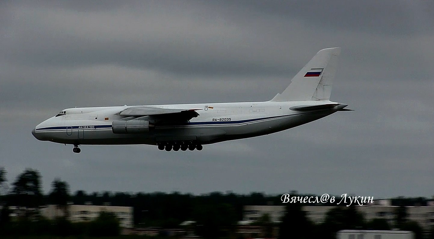 Ан-124-100 Руслан RA-82035 Посадка