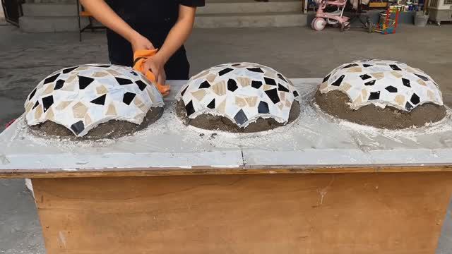 Трёх-этажное садовое кашпо из цемента и керамической плитки