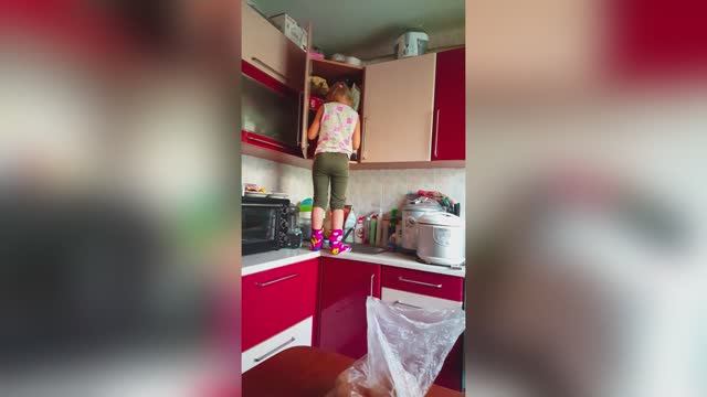 Смешные детки. Даже если высоко - это не проблема