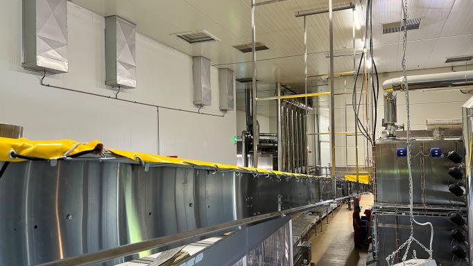 Конвейерная линия для транспортирования хлеба от печей к спиральному кулеру