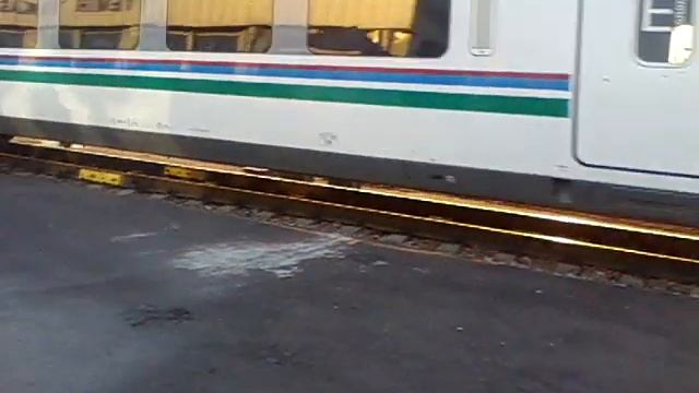 Отправление высокоскоростноного электропоезда Тalgo со станции Ташкент.