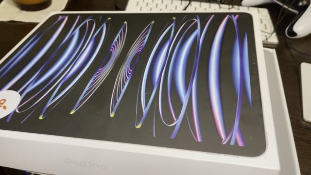 Распаковка iPad Pro 12,9 шестого поколения на 256 гигабайт