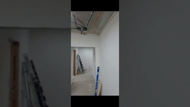 Ремонт на Малоярославской. Калининград.

Часть 10. Установили профиль для натяжного потолка.