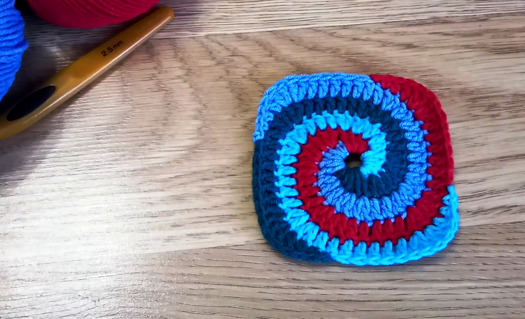 Квадратный МОТИВ связанный по СПИРАЛИ. Подробный Мастер-класс