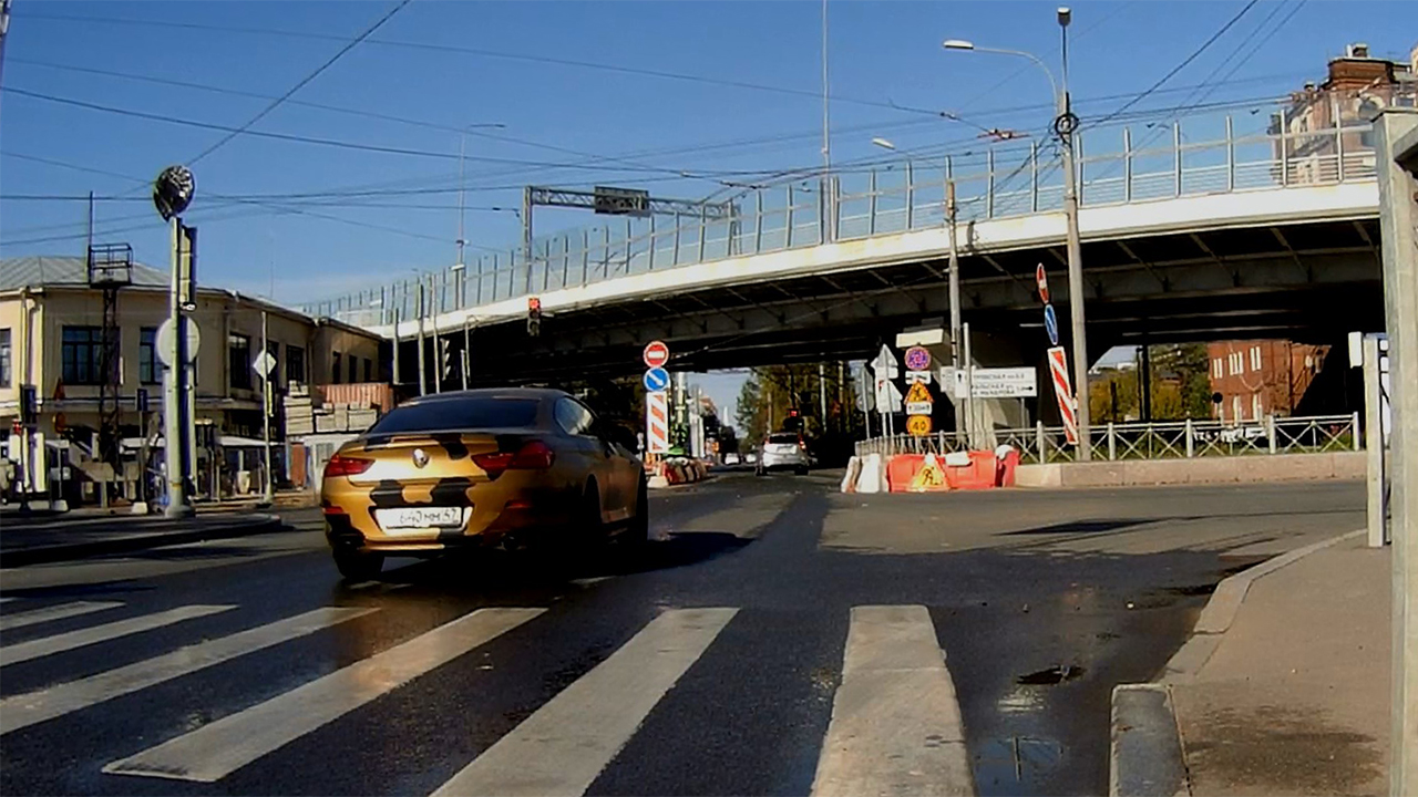 Авто на красный сигнал светофора