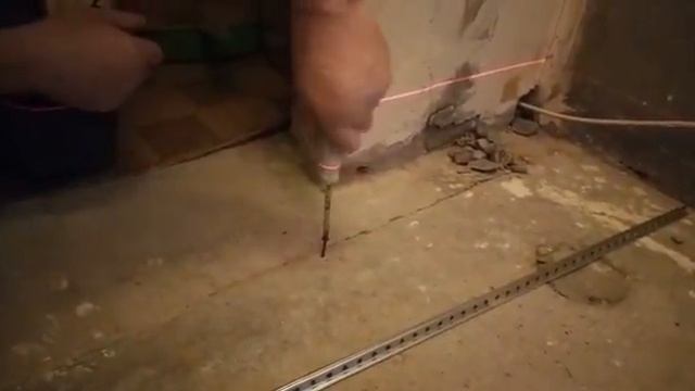 Как установить маяки на пол.