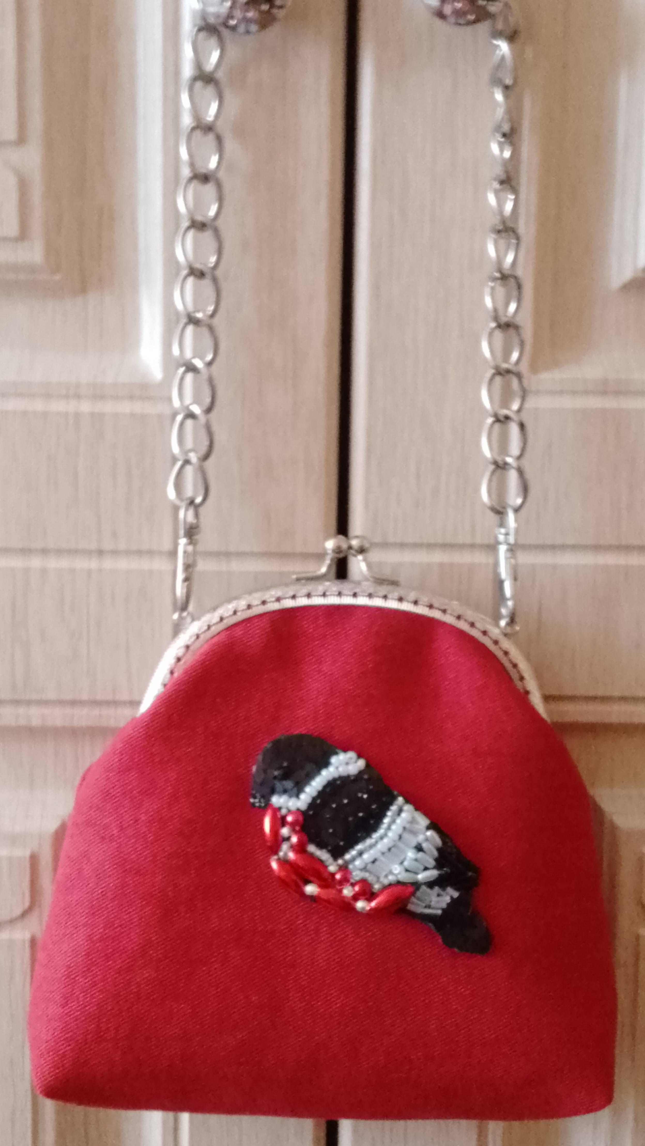 Сумочка с вышивкой Снегирь