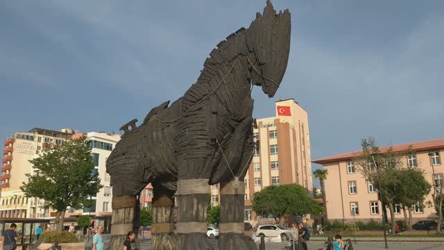 Троянский конь из фильм Троя / Кругосветка Артема Грачева