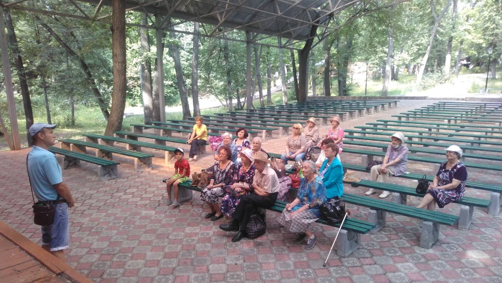 «Литературная гостиная» в Винновской роще. Университет активного долголетия "50 плюс...".