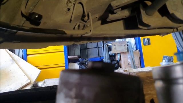 Замена топливного фильтра Audi 80 B4, ABK, 1992г.mp4